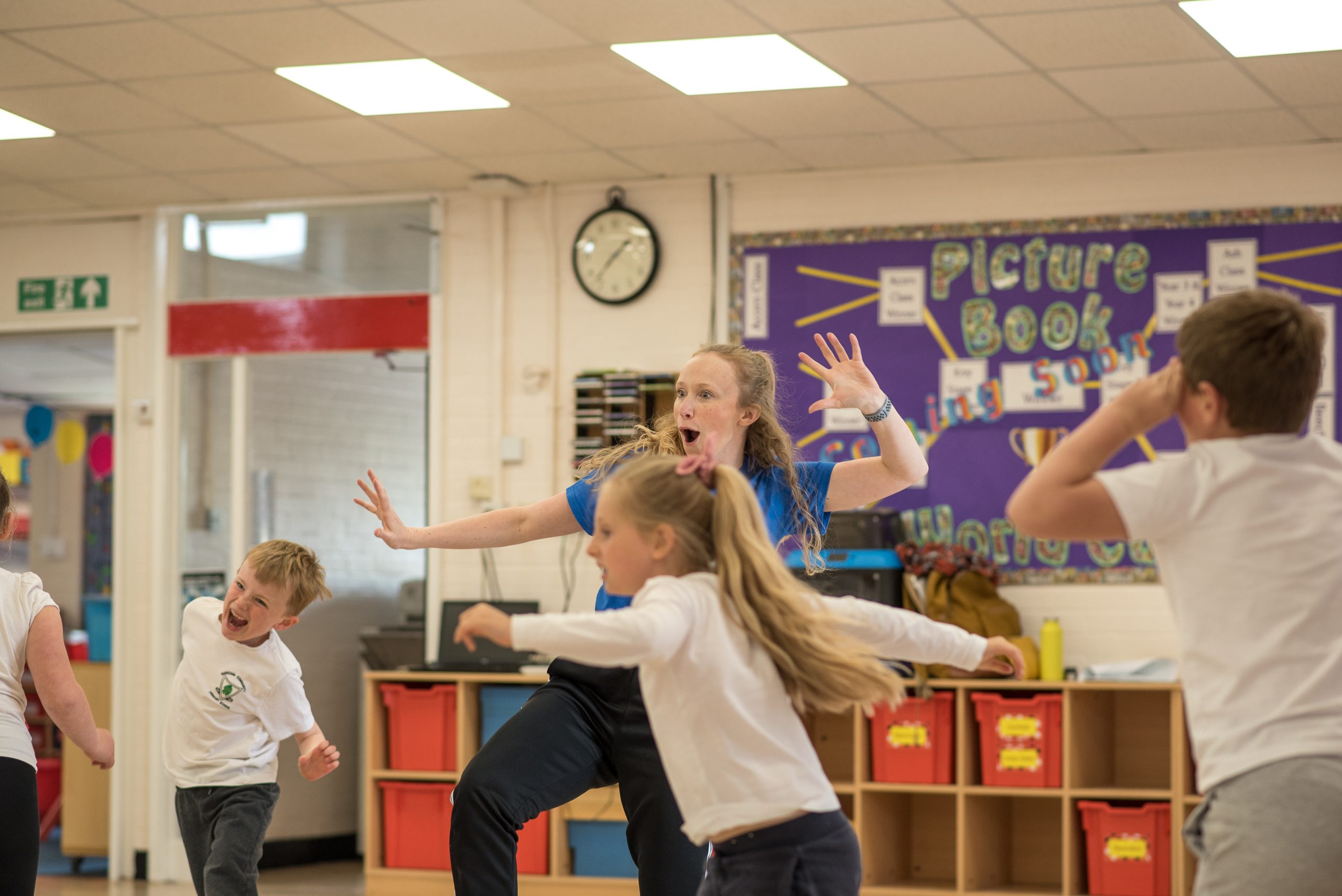Dance in Primary Schools once again - Blue Moose Dance Company